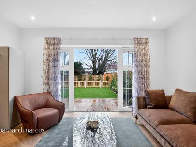 3 Bedroom Shared Living/roommate London Greater London 99774055