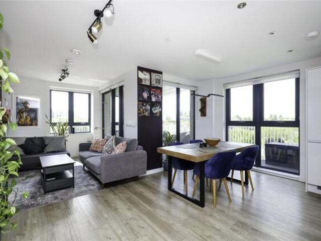 3 Bedroom Shared Living/roommate London Greater London 99735983