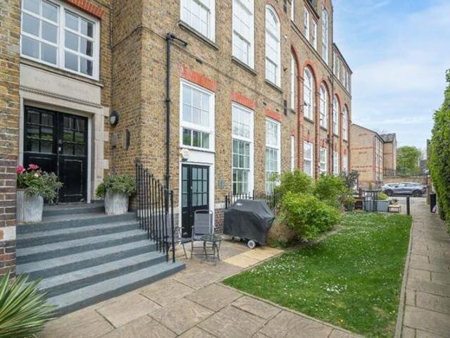 3 Bedroom Shared Living/roommate London Greater London 101777646