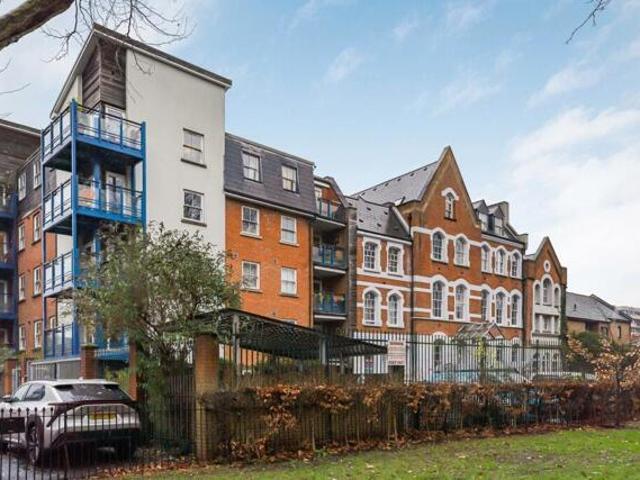3 Bedroom Shared Living/roommate London Greater London LS99029407
