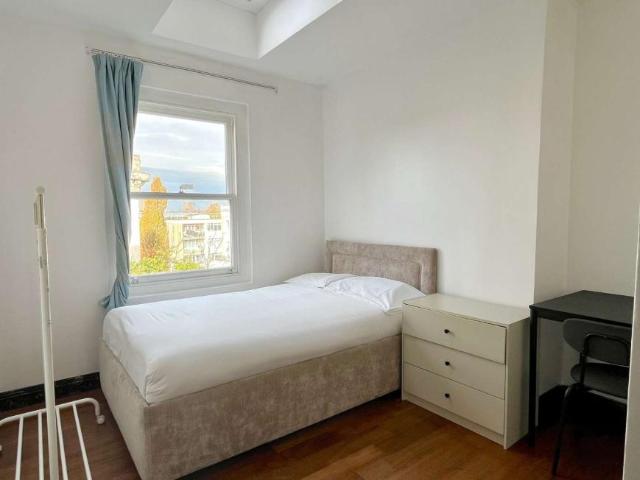 3 Bedroom Shared Living/roommate London London 100945886