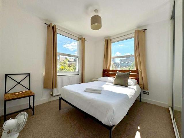 3 Bedroom Shared Living/roommate London London 100946107