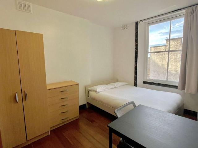 3 Bedroom Shared Living/roommate London London 100946388