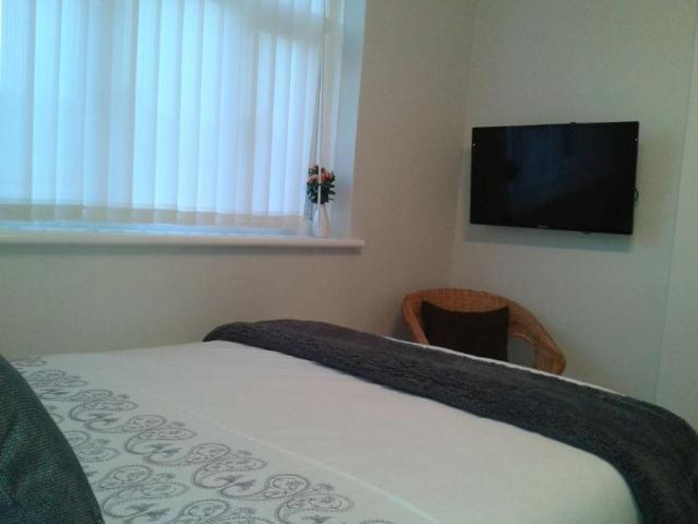 3 Bedroom Shared Living/roommate London London 101735148