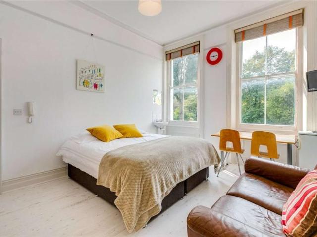 3 Bedroom Shared Living/roommate London London 101735463