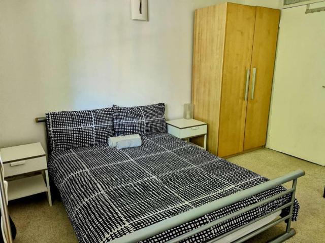 3 Bedroom Shared Living/roommate London London 101761839