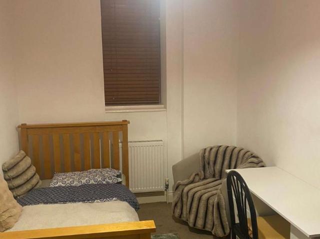 3 Bedroom Shared Living/roommate London London 101770894