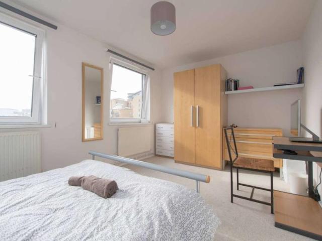 3 Bedroom Shared Living/roommate London London 101771868