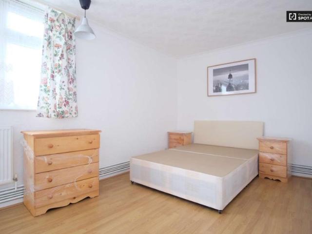 3 Bedroom Shared Living/roommate London London 101812513