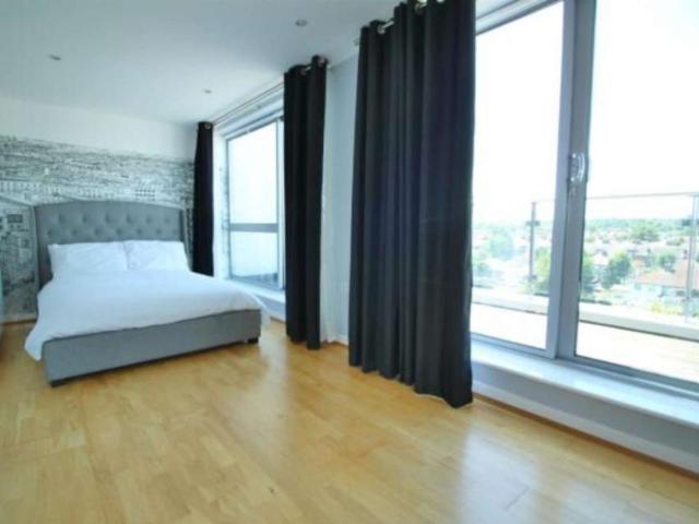 3 Bedroom Shared Living/roommate London London 101824270