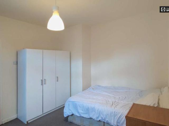 3 Bedroom Shared Living/roommate London London 101822580