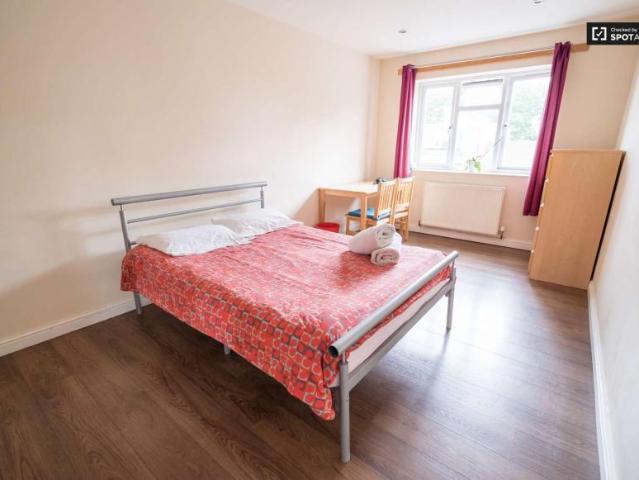 3 Bedroom Shared Living/roommate London London 101836131