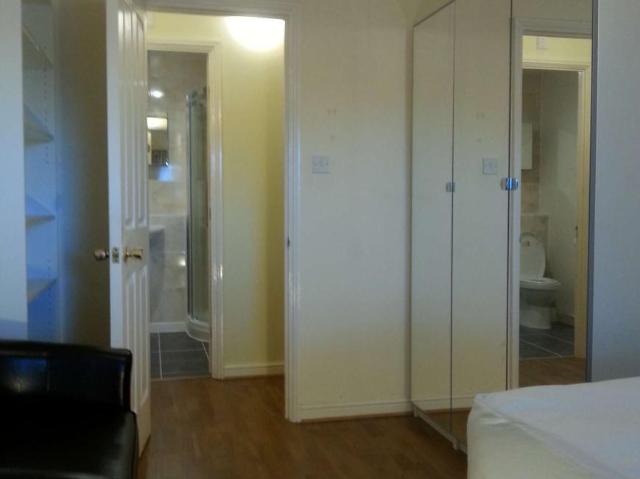 3 Bedroom Shared Living/roommate London London 101838737
