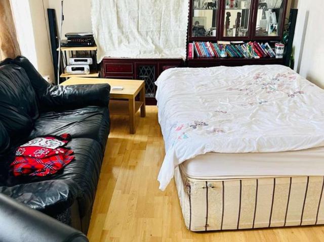 3 Bedroom Shared Living/roommate London London 101845015