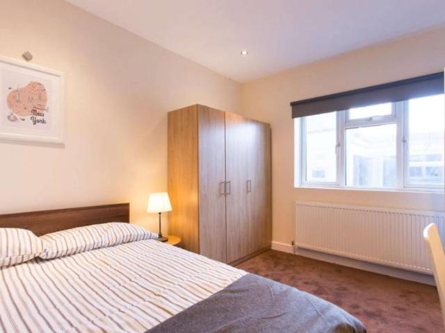 3 Bedroom Shared Living/roommate London London 101850505