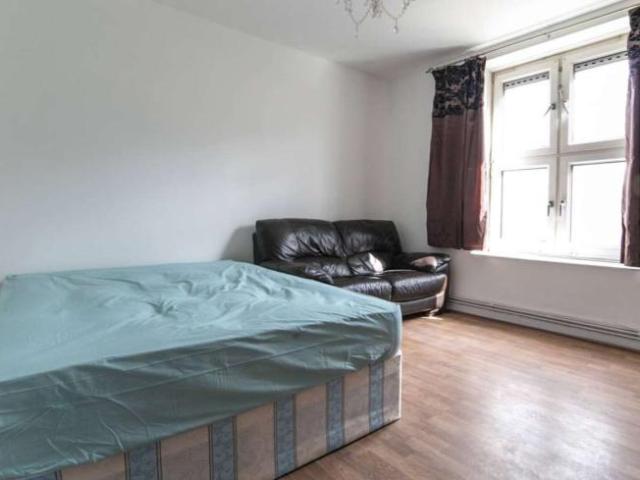 3 Bedroom Shared Living/roommate London London 102056227