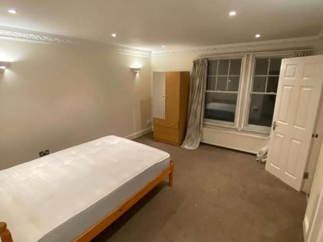 3 Bedroom Shared Living/roommate London London 102056513
