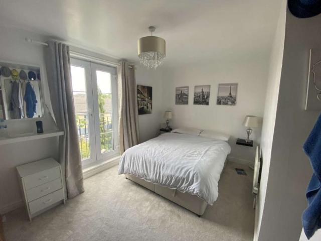 3 Bedroom Shared Living/roommate London London 102816660