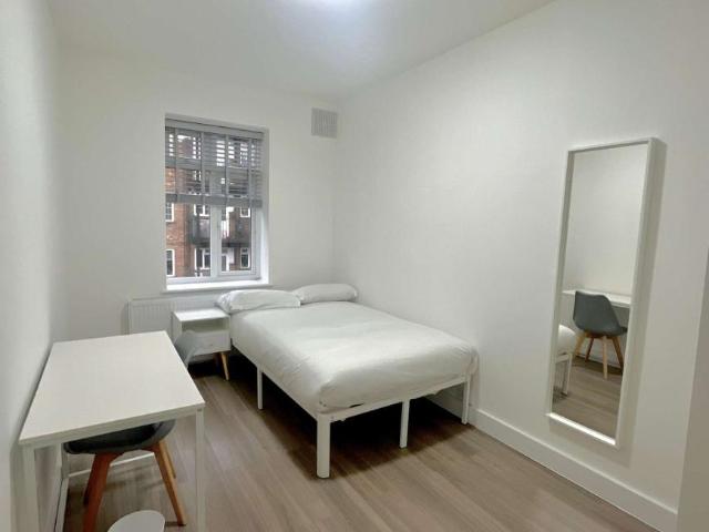 3 Bedroom Shared Living/roommate London London 102918413