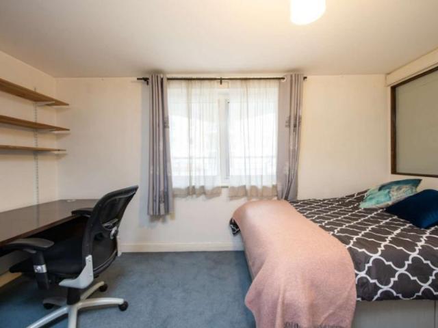 3 Bedroom Shared Living/roommate London London 103217963