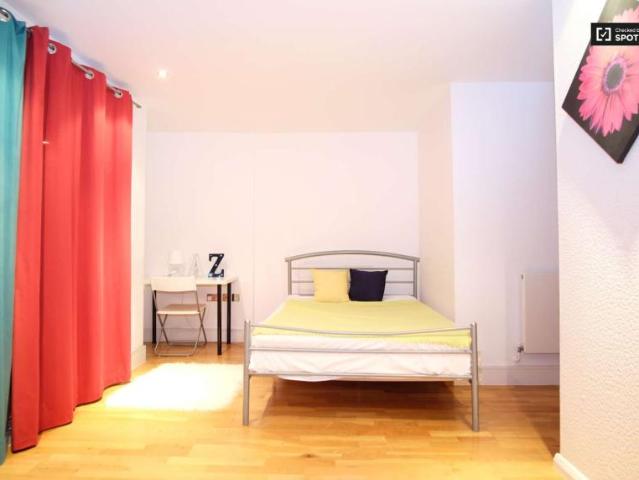 3 Bedroom Shared Living/roommate London London 103372036