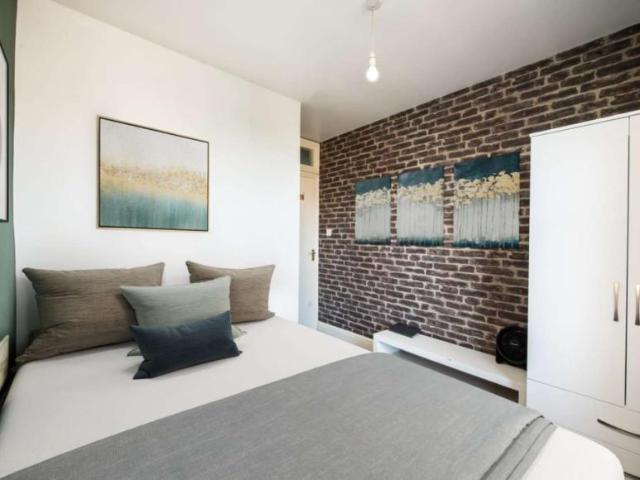 3 Bedroom Shared Living/roommate London London 103576796