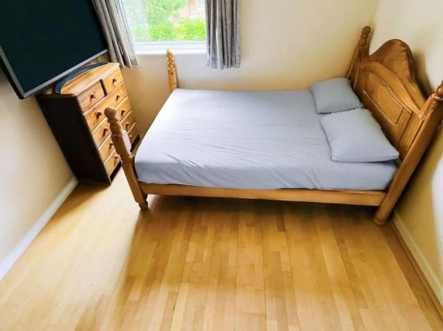3 Bedroom Shared Living/roommate London London 103844557