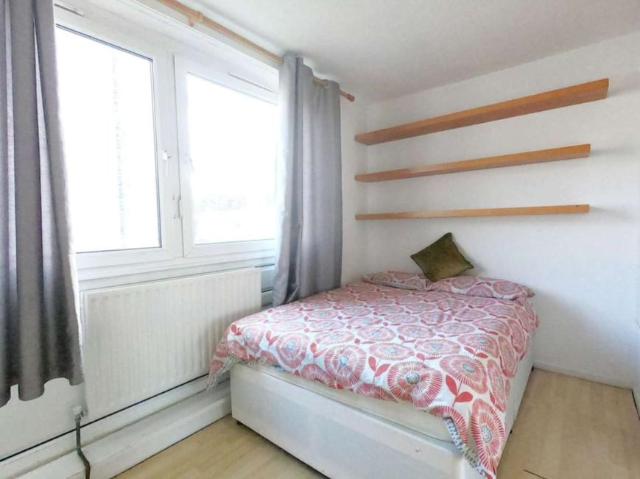 3 Bedroom Shared Living/roommate London London 103926049