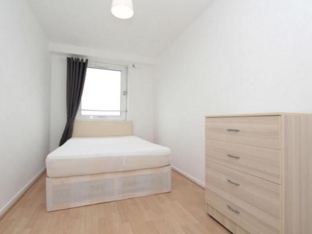 3 Bedroom Shared Living/roommate London London 90559455