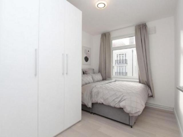 3 Bedroom Shared Living/roommate London London 90559577
