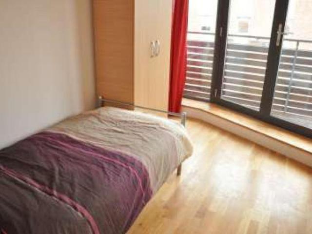 3 Bedroom Shared Living/roommate London London 90559584