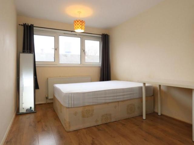3 Bedroom Shared Living/roommate London London 90559737