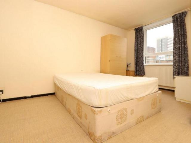 3 Bedroom Shared Living/roommate London London 90559852