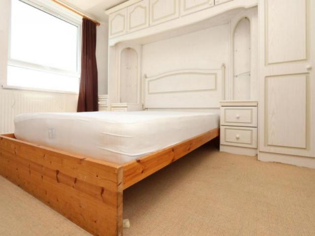 3 Bedroom Shared Living/roommate London London 90559854