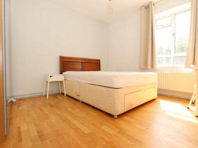 3 Bedroom Shared Living/roommate London London 90559892
