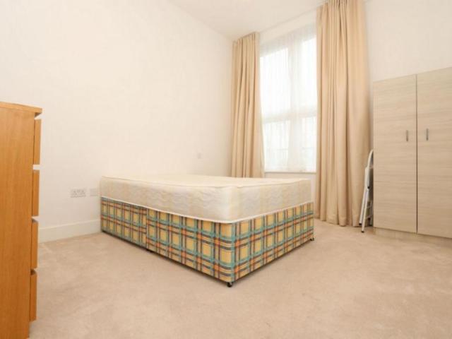 3 Bedroom Shared Living/roommate London London 90559903