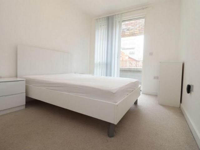 3 Bedroom Shared Living/roommate London London 90559904