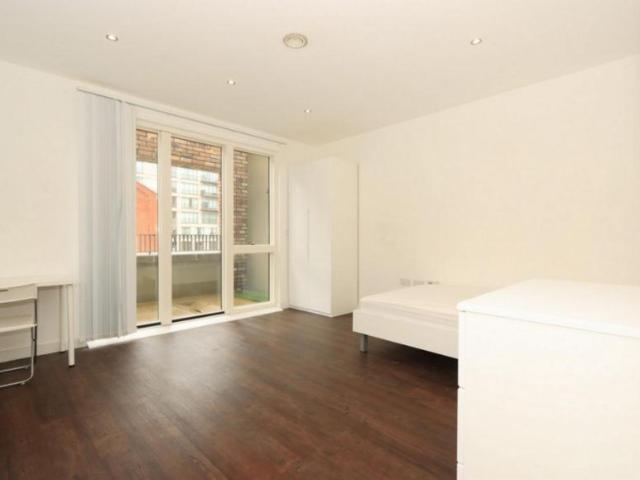 3 Bedroom Shared Living/roommate London London 90559907