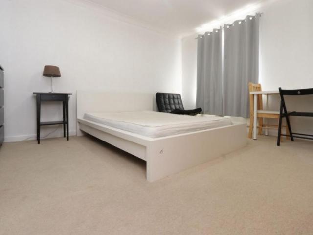 3 Bedroom Shared Living/roommate London London 90559919