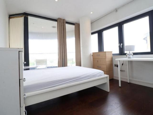 3 Bedroom Shared Living/roommate London London 90559922