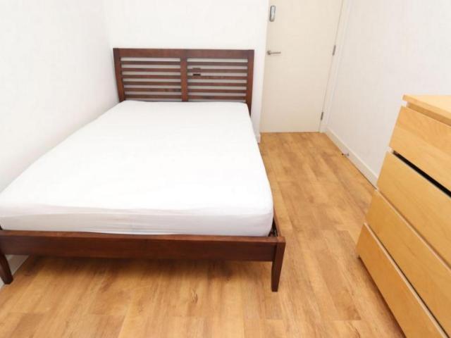 3 Bedroom Shared Living/roommate London London 90559968