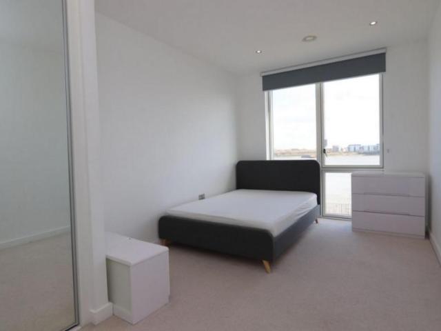 3 Bedroom Shared Living/roommate London London 90559969