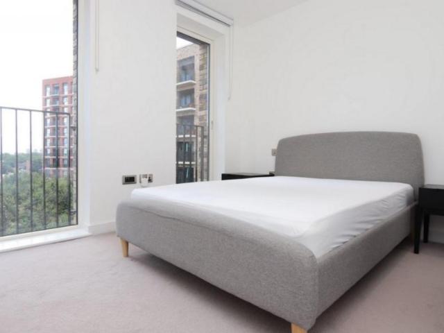 3 Bedroom Shared Living/roommate London London 90559987