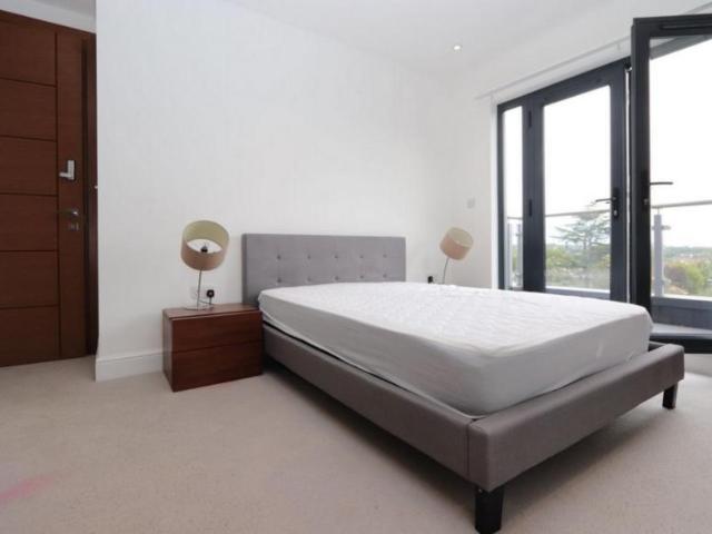 3 Bedroom Shared Living/roommate London London 90559993
