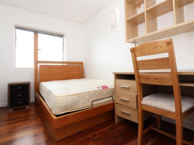 3 Bedroom Shared Living/roommate London London 90559306
