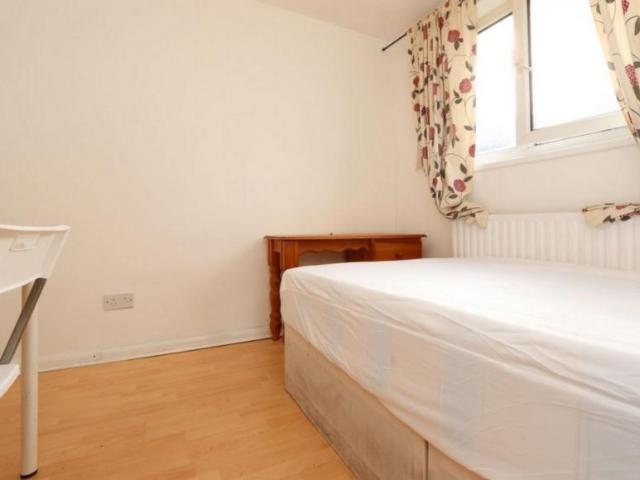 3 Bedroom Shared Living/roommate London London 90559317
