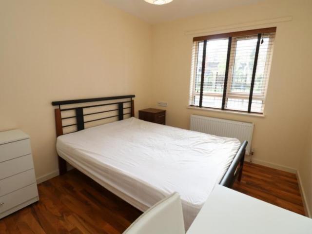 3 Bedroom Shared Living/roommate London London 90560565