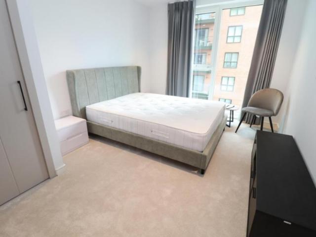 3 Bedroom Shared Living/roommate London London 90560572