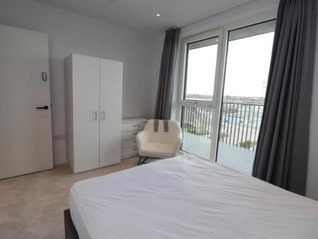 3 Bedroom Shared Living/roommate London London 90560573