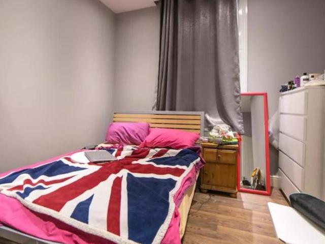 3 Bedroom Shared Living/roommate London London 90560578